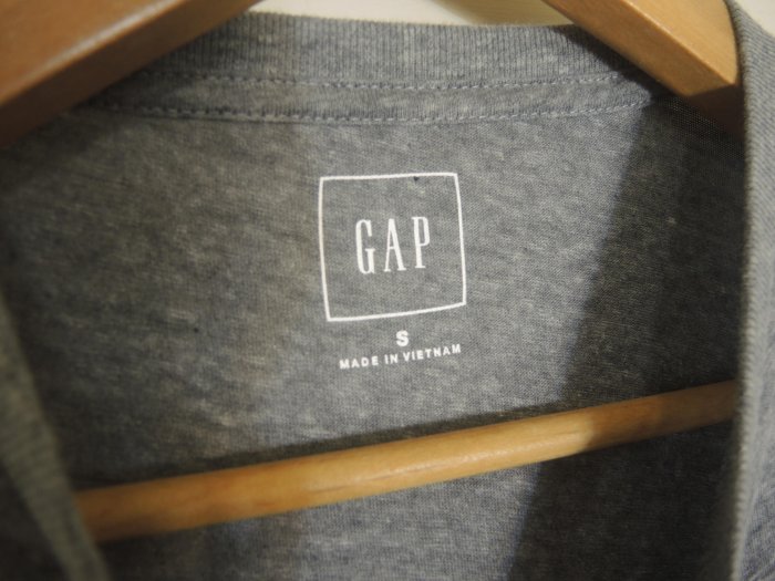 Furugi Shop 美國休閒品牌 GAP 麻灰 城市系列 羅馬 競技場 圖騰 短袖T恤 一元起標 1G692 | Yahoo拍賣