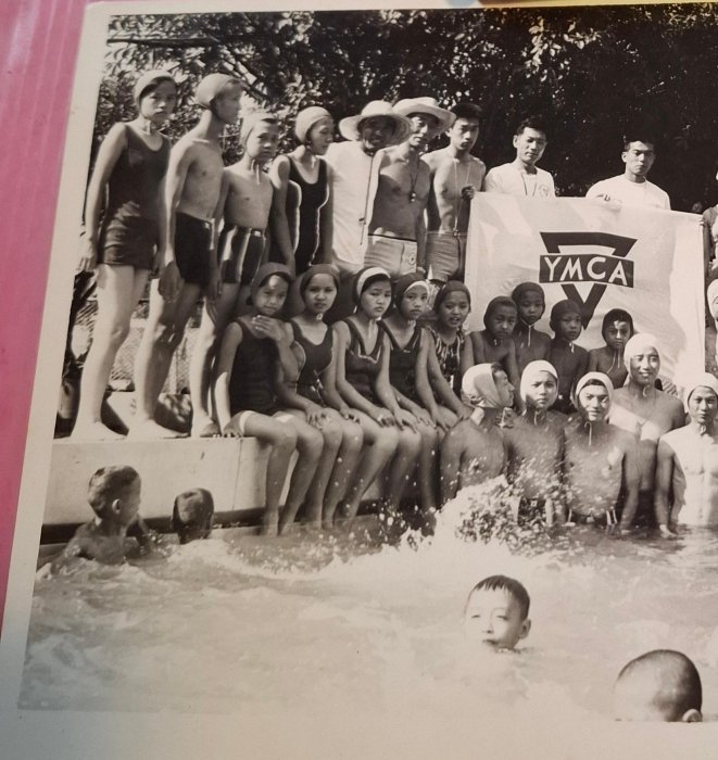 愛國大戲院柑仔店 早期照片( 早期服飾 民國58年 YMCA 水泳訓練紀念合影 現況賣 )F 120 | Yahoo拍賣