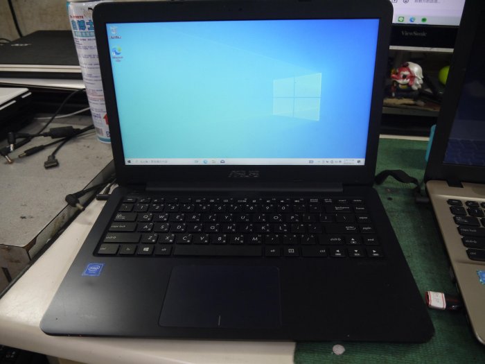 6461 ASUS E402N(E402NA) 四核心筆電 標多賣多少 | Yahoo拍賣