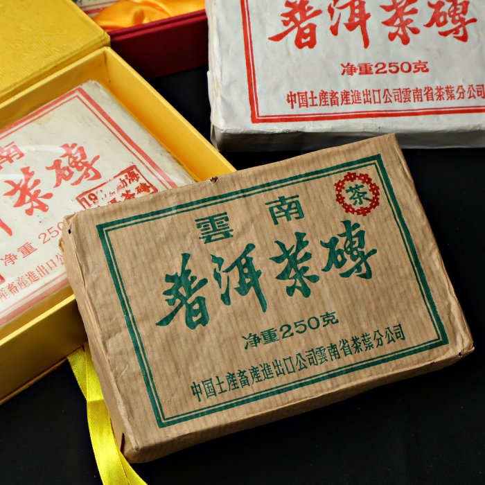 【桑園の】雲南 普洱/高山茶青 茶磚 987g 老茶 珍藏釋出 4磚 (委託品) T 7409 A09 | Yahoo拍賣