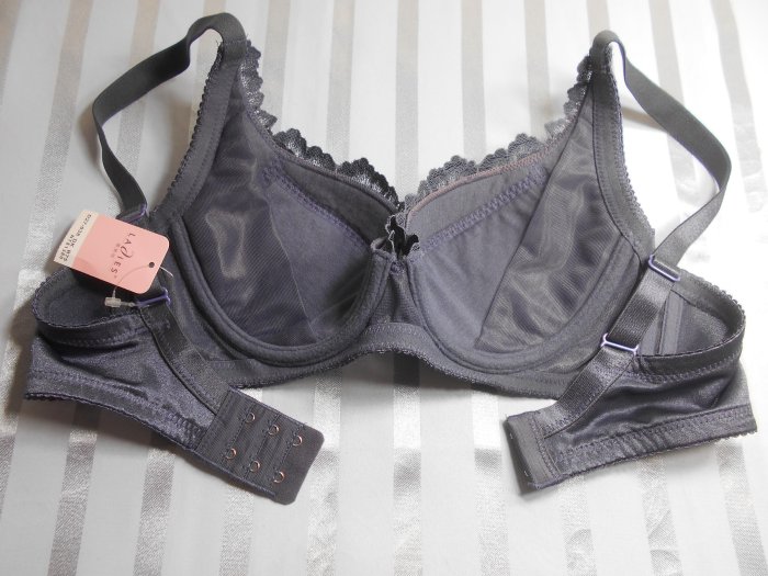 女【蕾黛絲】全新~深灰紫精美蕾絲繡花迷人內衣75B/34B~139元起標~標多少賣多少~ (9A56) | Yahoo拍賣