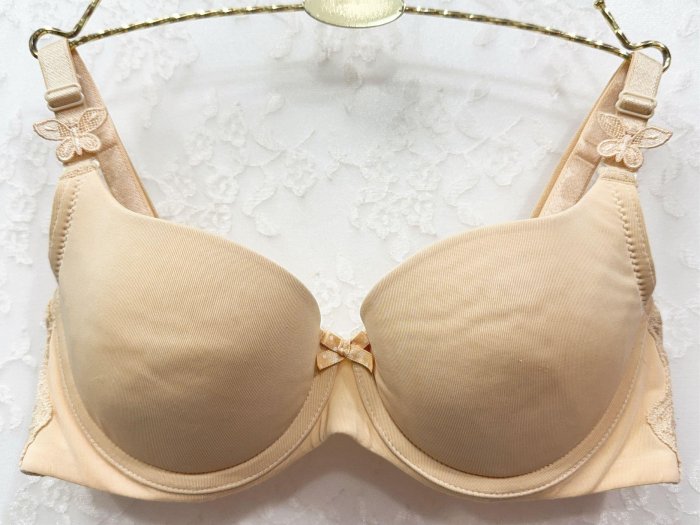 👙Audrey奧黛莉：32/70B💗婷の二手內衣💗厚罩杯。(洗標已剪) | Yahoo拍賣