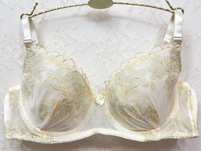 👙日系胸罩/內衣：38/85D💗婷の二手內衣💗薄罩杯。 | Yahoo拍賣