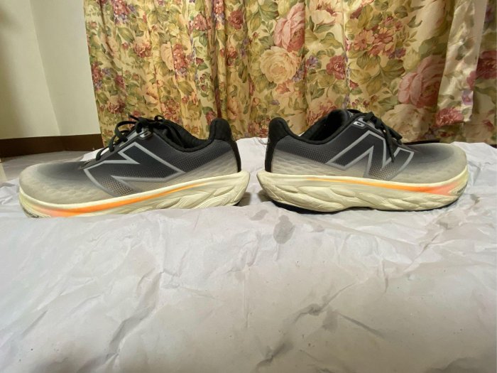 NEW BALANCE NB 1080v14 US10.5慢跑鞋 2E 寬楦 男鞋(M1080P14-2E) 高雄沿線火車站面交可議地點或屏東 ...