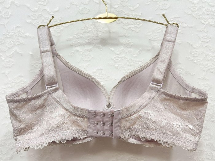 👙Ladies蕾黛絲：34/75D💗婷の二手內衣💗厚罩杯。 | Yahoo拍賣