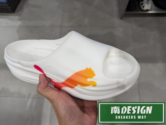 南🔥2024 7月 PUMA Unwind NITRO Cat 運動拖鞋 男女款 黃粉 37989510 白 08 氮氣科技 | Yahoo拍賣