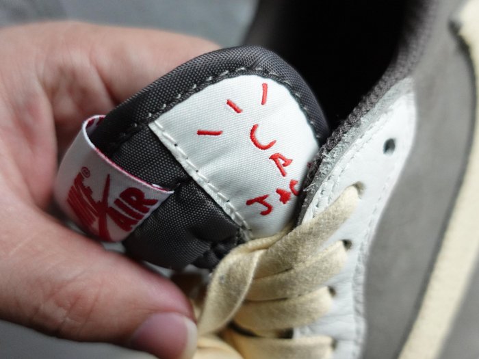 CA 美國運動品牌 NIKE 白與咖 真皮休閒鞋 US 8號 一元起標無底價E581 | Yahoo拍賣