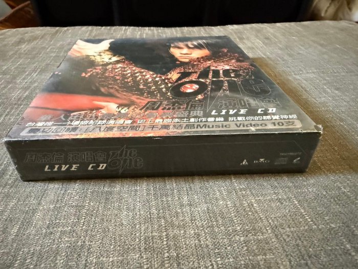 周杰倫 Jay The One 演唱會LIVE 2CD +八度空間 VCD 全新首批版本/未拆封 保存良好 如圖所示 | Yahoo拍賣