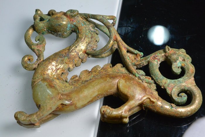 [天地居] 和闐鏤空鎏金玉龍 玉獸 祥瑞 附盒 0409 | Yahoo拍賣