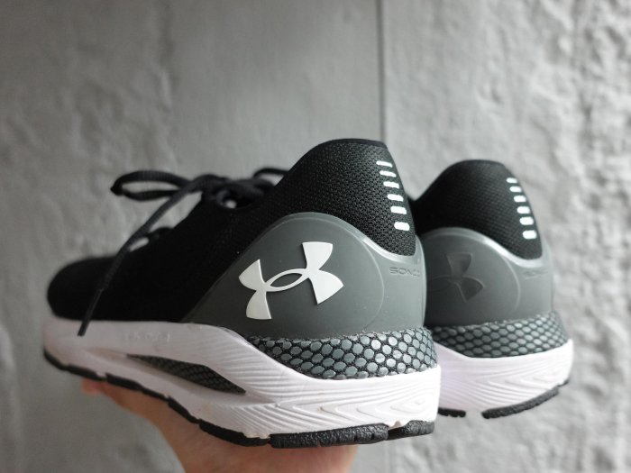 CA 美國運動品牌 UNDER ARMOUR 黑色 休閒運動鞋 USA 10.5 一元起標無底價E104 | Yahoo拍賣