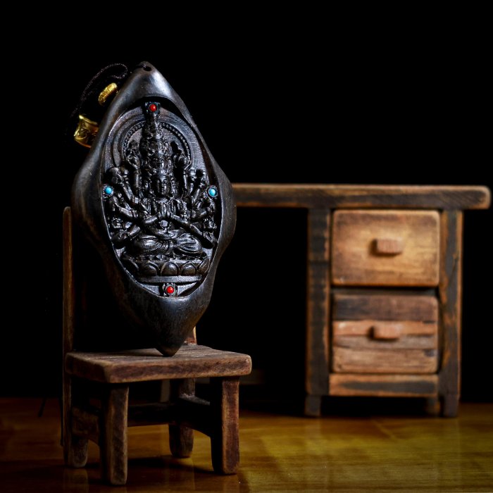 【桑園の】越南芽莊 沉香老料 千手觀音 精雕 隨型掛件 手把件 Y 1086 | Yahoo拍賣