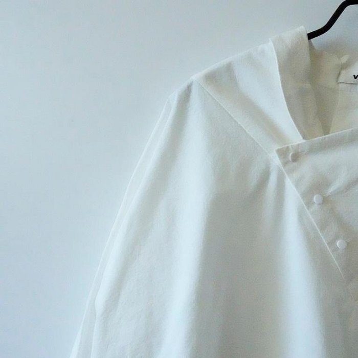 一元起標～當 我 們 在 衣 起C-WIT＊╯全新專櫃VIGA WANG簡單雜誌款上衣 | Yahoo拍賣