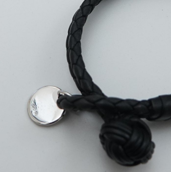 1元起標無底價【11/16 週日結標】【BOTTEGA VENETA】經典編織 925銀x牛皮 手環 圓牌 義大利製 | Yahoo拍賣