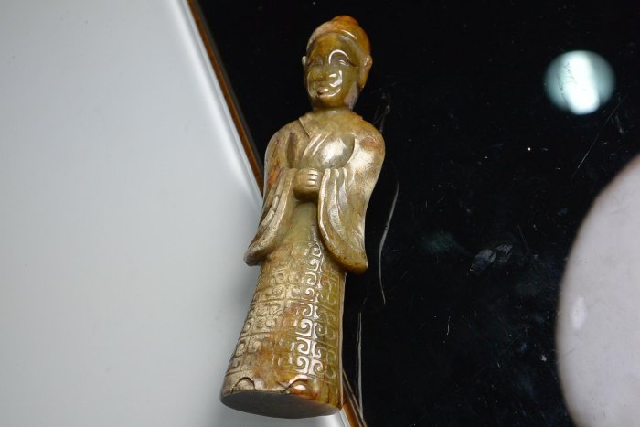 [天地居] 帶沁和闐雲紋玉人 質變 0409 | Yahoo拍賣