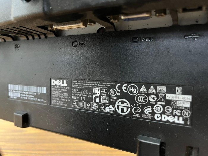 【尚典3C】DELL 戴爾 19吋電腦螢幕（有黑點） 正方形 VGA OR DVI 輸出 無HDMI 無附線材 中古/二手 | Yahoo拍賣