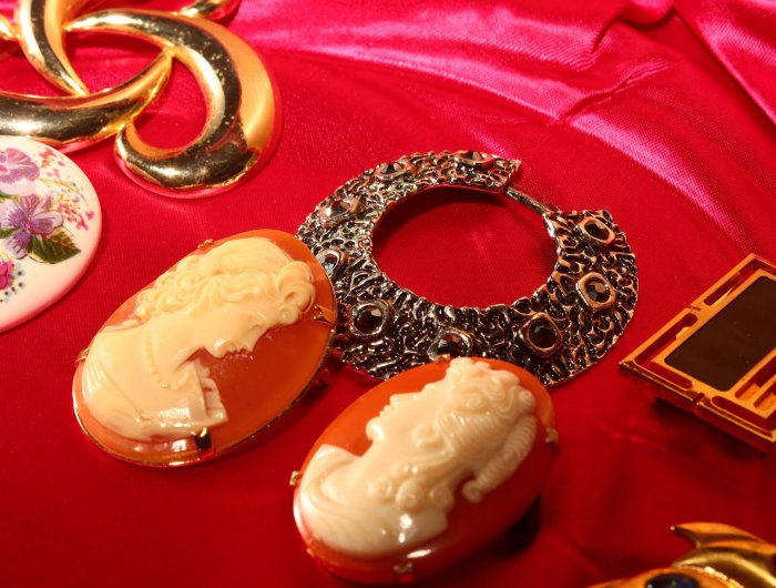 7/12結標 別針配飾一批 BDF0323 -和服 浴衣 和服帶 腰帶 織錦包 摺扇 扇子 竹傘 茶席 | Yahoo拍賣