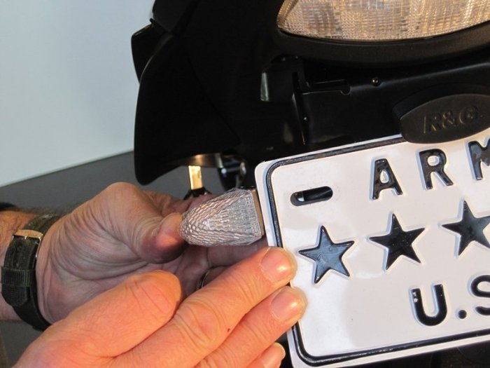 RILI~P-A1946~通用牌照 後方向燈/牌照螺絲(燈) | Yahoo拍賣