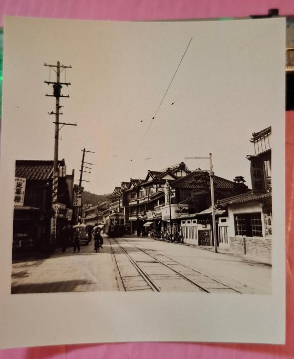 愛國大戲院柑仔店 早期照片(早期服飾 老建築 鐵軌 現況賣)A 764 | Yahoo拍賣