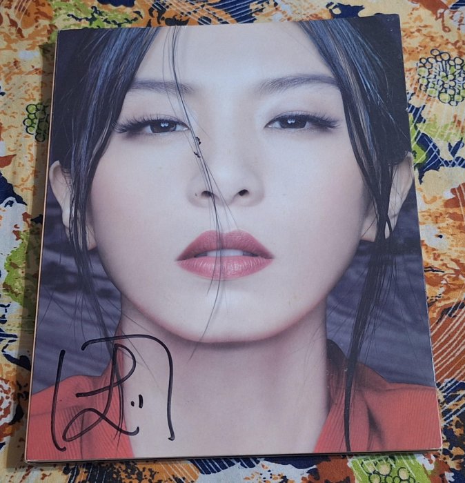 華語女(二手CD)田馥甄~HEBE~渺小~簽名版~ | Yahoo拍賣