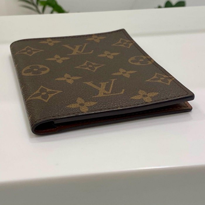 金運名錶當舖 LOUIS VUITTON 路易威登 LV 經典老花紋 護照夾 14*10*1 現貨二手無配件D61 | Yahoo拍賣