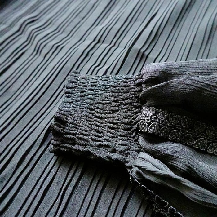 一元起標～當 我 們 在 衣 起C-WIT＊╯全新專櫃NEEDED後拉鍊百摺設計上衣9號 | Yahoo拍賣