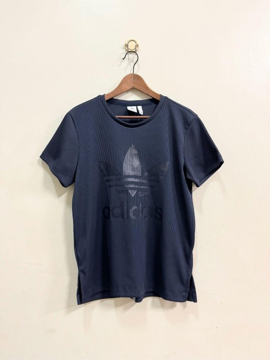 adidas 深藍色品牌logo字樣造型後串標細條紋路圓領短袖T恤 / 36 / E246 | Yahoo拍賣