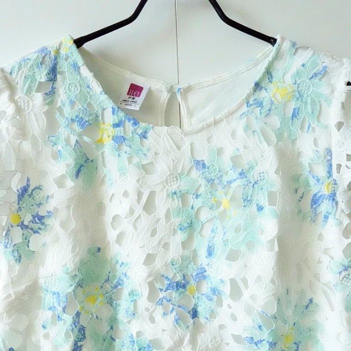 一元起標～當 我 們 在 衣 起C-WIT＊╯全新專櫃伊蕾布蕾絲氣質上衣L | Yahoo拍賣