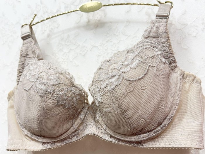 👙Triumph黛安芬：36/80C💗婷の二手內衣💗薄罩杯。 | Yahoo拍賣