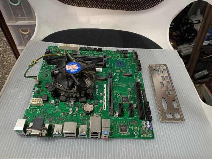 電腦雜貨店→華碩 1151 8.9代 主機板 D640MB MAIN BD 二手良品 $1000 | Yahoo拍賣