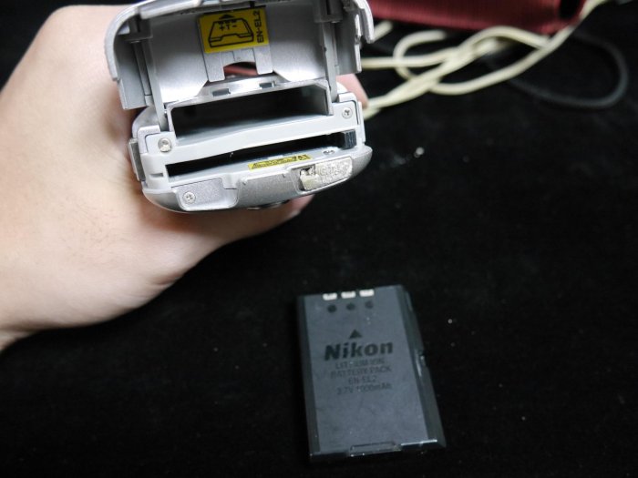 【阿輝の古物】數位相機_Nikon E3500_附電池_未測試_#E29 | Yahoo拍賣