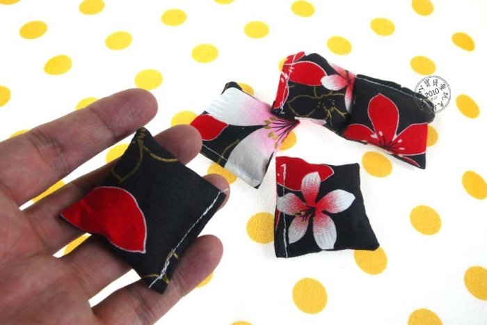 【寶貝童玩天地】【HO88】童玩沙包 客家花布沙包 台灣製 1組(5個小沙包) 單色款*HM01 | Yahoo拍賣