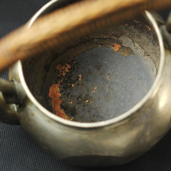 【桑園の】日本古銀器 堂號落款 燻銀 手刻 君子之友 藤編 提樑壺 急須 茶器 銀器 包漿 藏品 (委託品) Q 7402 A09 | Yahoo拍賣