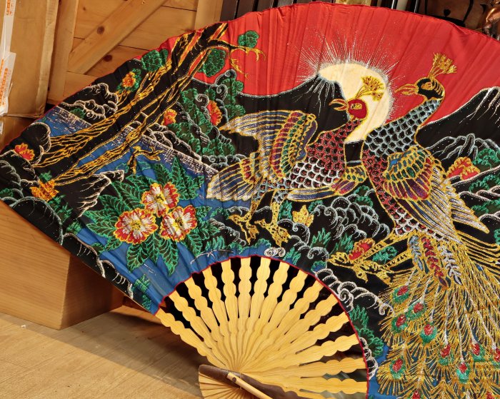 【桑園の】早期 大型 146CM 竹製骨架 手繪 華麗金亮片 大扇子 客廳擺件 賞件 收藏品 (委託品) T 7022 A02 | Yahoo拍賣