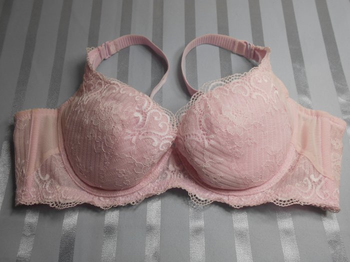 女【黛安芬】淺粉色精美蕾絲繡花迷人內衣75C/34C~100元起標~標多少賣多少~ (9A49) | Yahoo拍賣