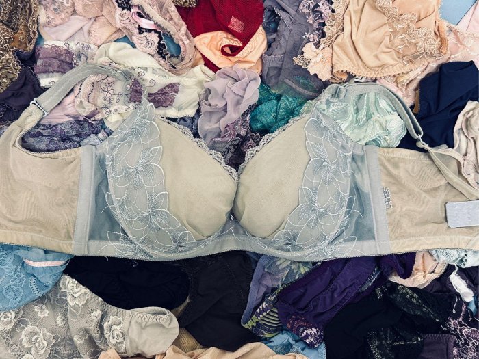 F80 36F 80F 蕾黛絲 Ladies 二手內衣 大罩杯 胸罩 | Yahoo拍賣