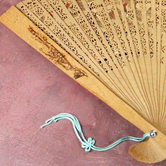 【桑園の】早期 中國工藝 高檔木製扇子 松鶴圖 23cm(收起) 木製骨架 涼扇 手繪 簍空 梅樹紋 賞件 K 7266 | Yahoo拍賣