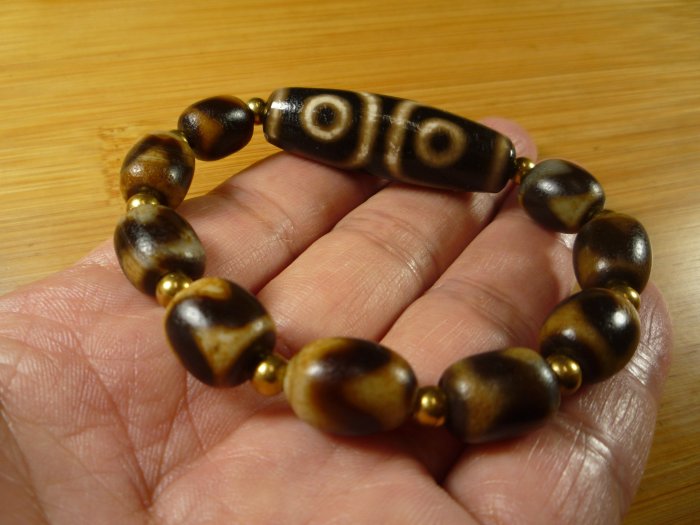 【珠添神聖】 佛三眼天珠 搭早期虎牙天珠收藏級天珠手鍊 ~隨附收藏珠寶絨布袋~AA2 | Yahoo拍賣