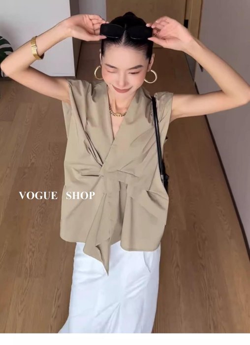 首爾極簡都會卡其寬肩V領立體摺皺中長上衣 ~預購S~XL SIZE | Yahoo拍賣