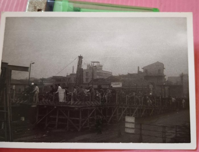 愛國大戲院柑仔店 早期照片(老建築 臺北大橋 台北橋 整建中 上游側開放 ) U 077 | Yahoo拍賣