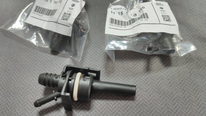 BMW M50引擎 正原廠 PVC閥 連接管適用於 E34 520/525 E36 320/325 美規M3 95/9月前原廠料號 ...