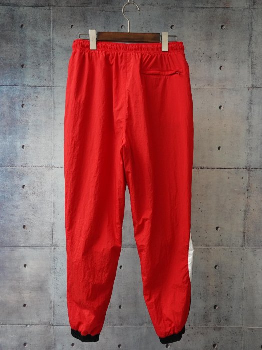 CA 美國運動品牌 NIKE 紅與黑 縮口 合身版 休閒九分褲 M號一元起標無底價B991 | Yahoo拍賣