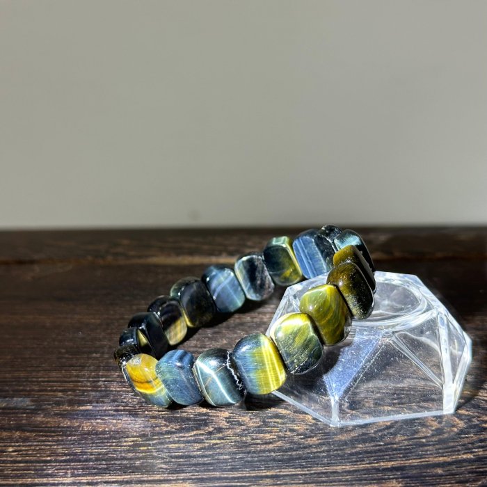 【居寶屋】精選 天然 藍金虎眼石 手排 黃虎眼 藍虎眼 招財避邪 增強生命力 提升抵抗力 一元起標 C631 | Yahoo拍賣