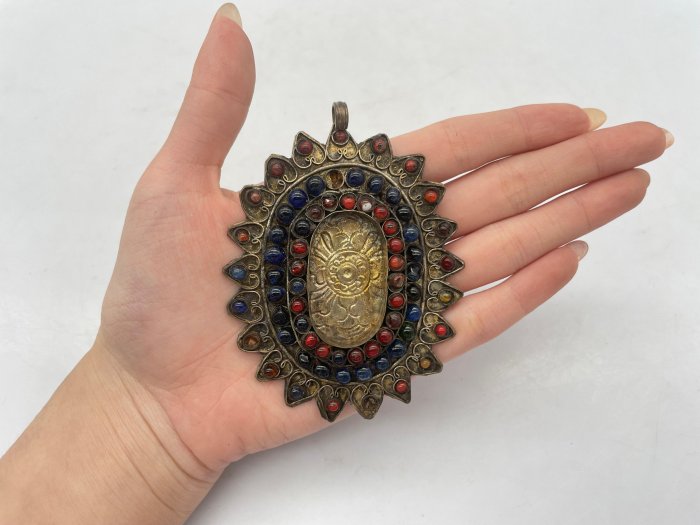 (小蔡二手挖寶網)早期 民族 藏傳 珊瑚 青金石 開口 愛心橢圓外圍 吊墜 墜子 收藏品 總重量約27.41g 行家自行鑑定 商品如圖 100元起標 無底價 | Yahoo拍賣