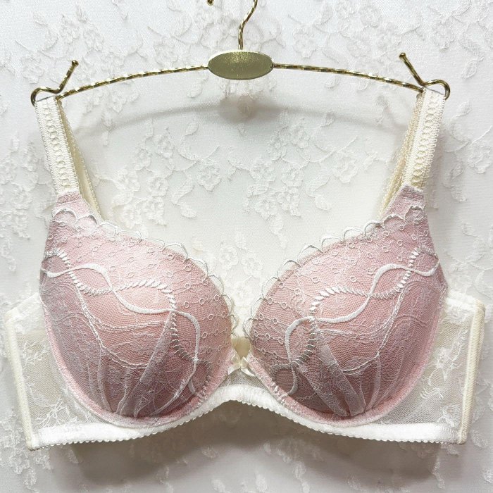 👙水袋Ladies蕾黛絲：34/75C💗婷の二手內衣💗水袋厚罩杯。 | Yahoo拍賣