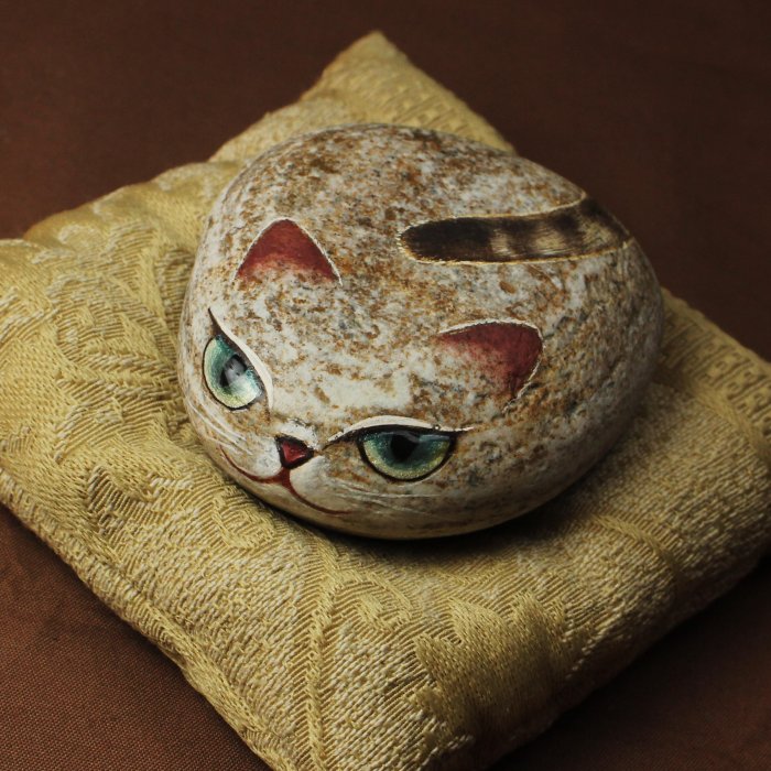 【桑園の】台灣 石繪藝術家 李鴻祥 純手繪 飛碟貓 石頭畫 藝術品 (委託品) Q 7204 A03 | Yahoo拍賣