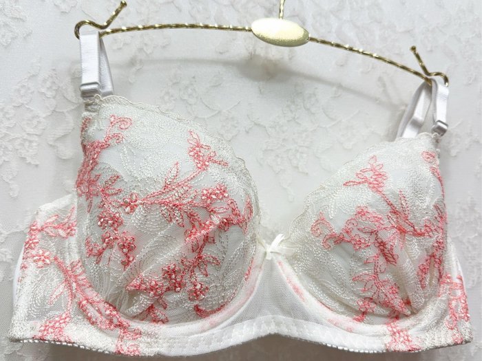 👙日系胸罩/內衣：36/80D💗婷の二手內衣💗立體薄罩杯。 | Yahoo拍賣