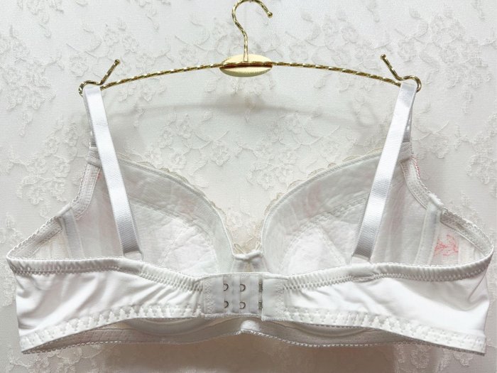 👙日系胸罩/內衣：36/80D💗婷の二手內衣💗立體薄罩杯。 | Yahoo拍賣