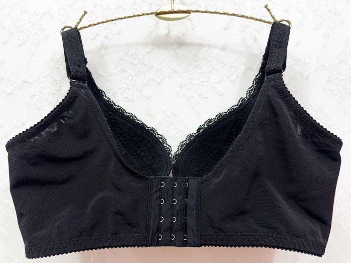 👙Daily Belle黛莉貝爾：36/80D💗婷の二手內衣💗微厚罩杯。 | Yahoo拍賣