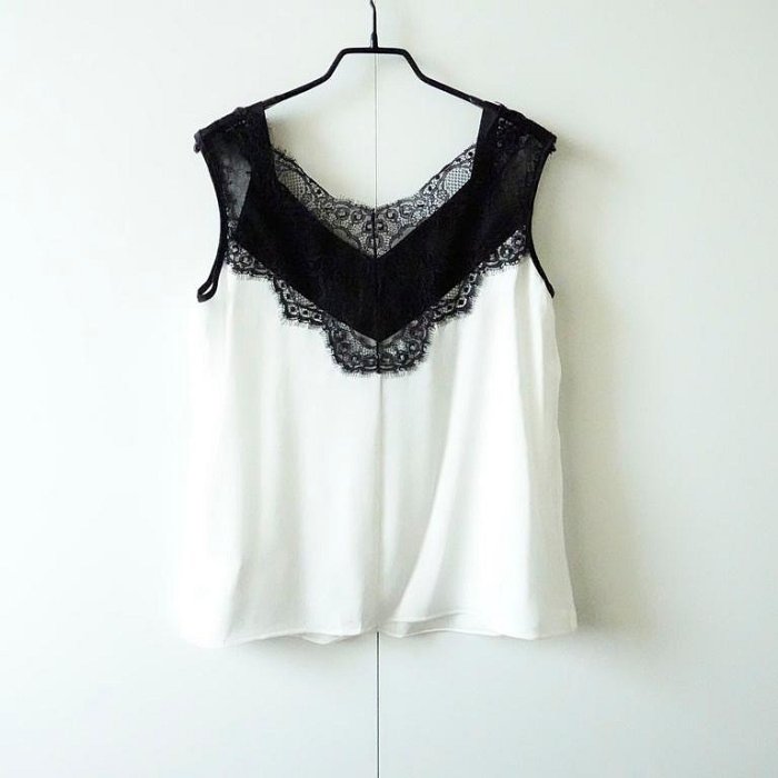 一元起標～當 我 們 在 衣 起C-WIT＊╯全新專櫃IROO襯蕾絲光澤感上衣38號 | Yahoo拍賣