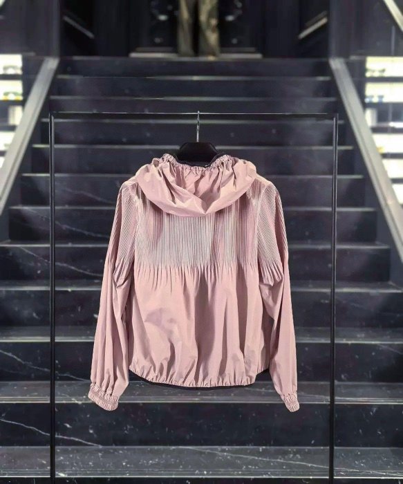 代購VIP九折防曬外套特價3880保 | Yahoo拍賣